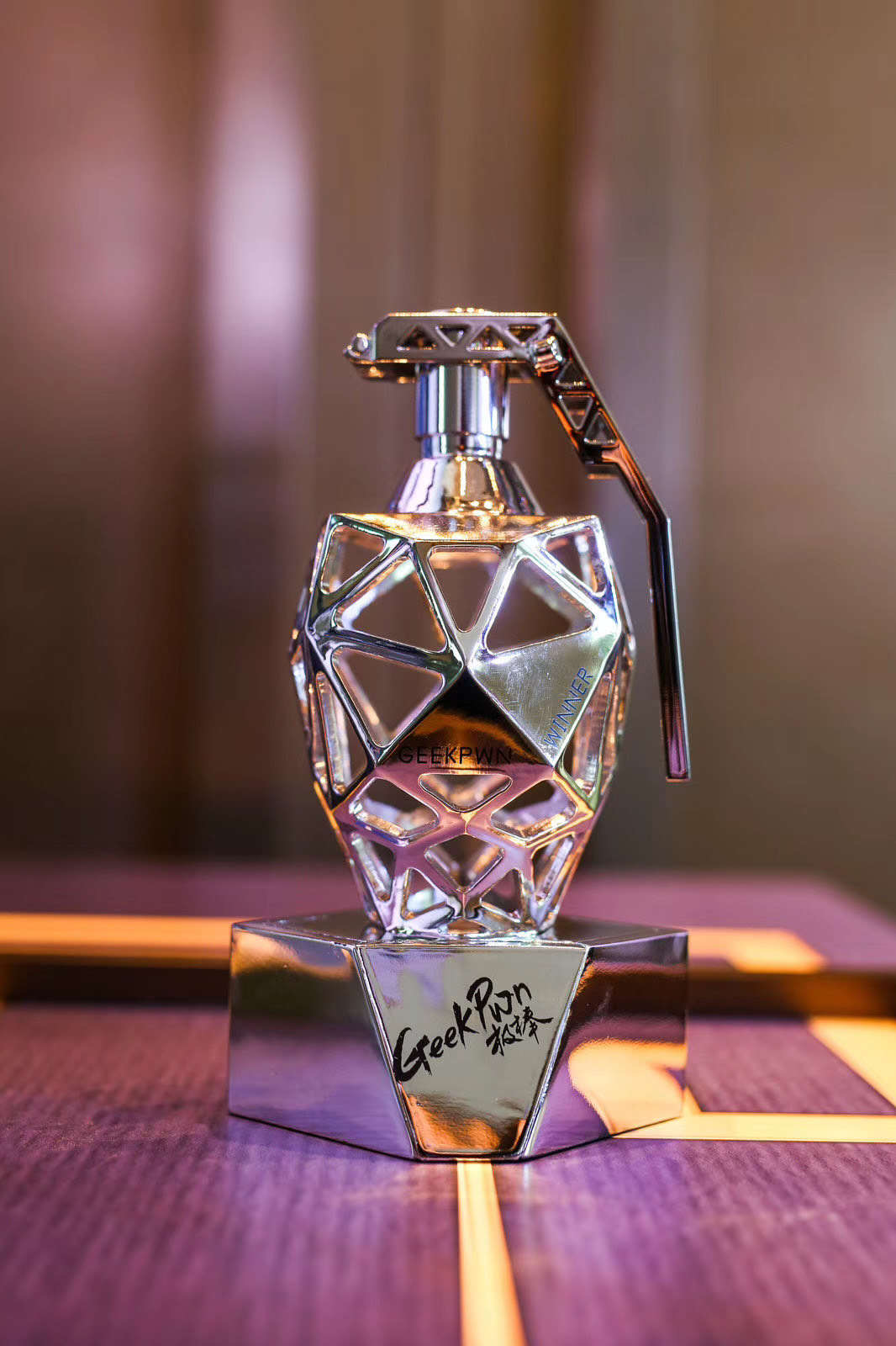 Won the Championship of GeekPwn2019 | Mingming Zhang